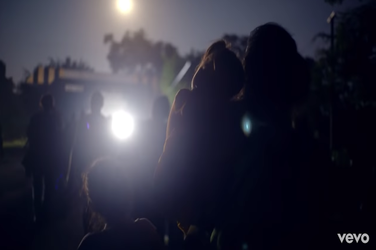 The Killers 'Land of the Free' Song Highlights Border Humanitarian ...