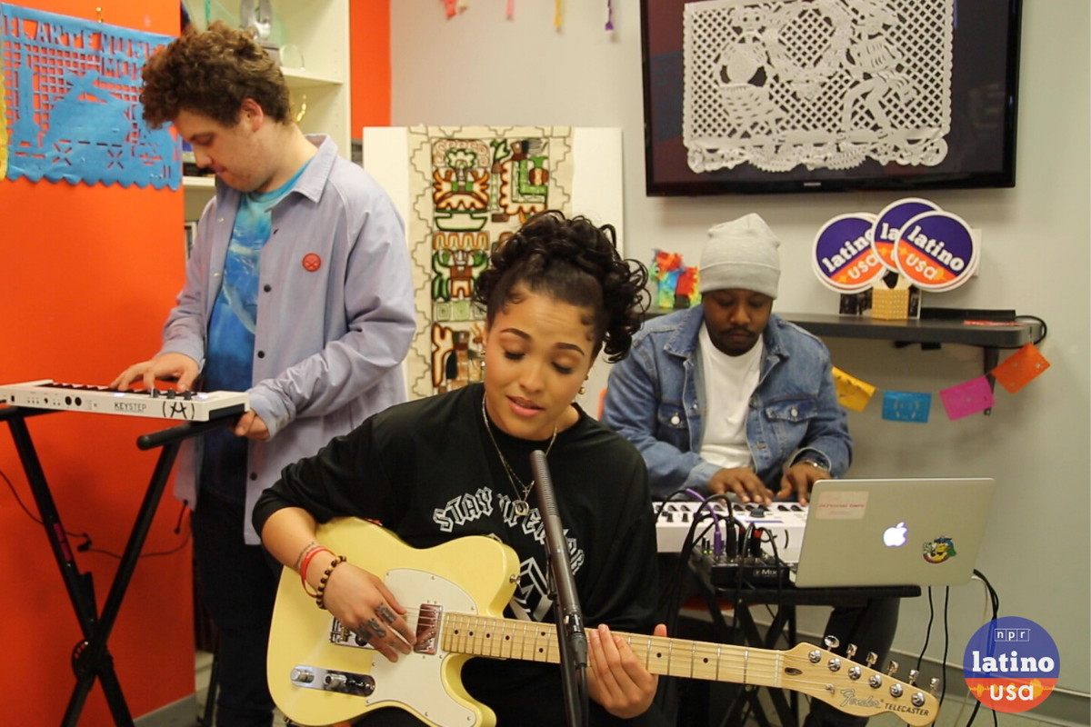 Philadelphia Singer Brianna Cash Performs Debut Single 'Numb' Live for ...