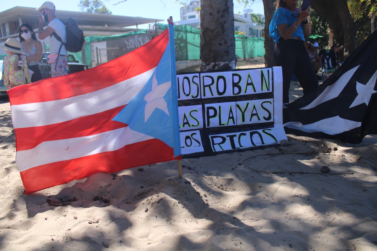 Puerto Ricans Hold Beach Protest Against Privatization - Latino Rebels